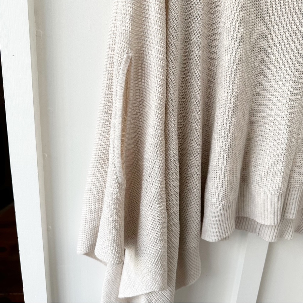 Lululemon Cream Forward Flow Cape - Gem